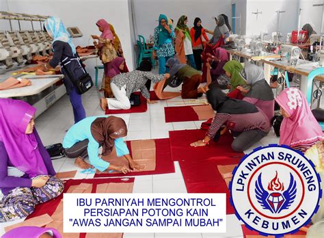Mp3ki Memotong Kain Bahan Rok Seragam Sekolah