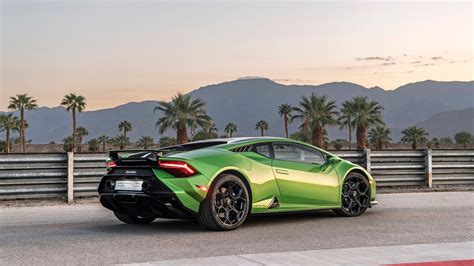 Review Lamborghini Huracán Tecnica balances track and street