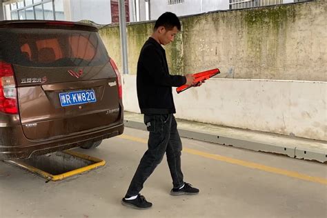 农村小伙花270元检车，今年和往年还不一样，连个绿标都没有了凤凰网视频凤凰网