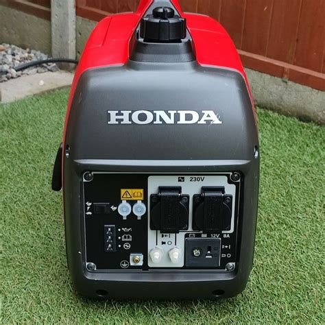 Honda Eu20i 2000w Portable Inverter Generator · 82000 Honda