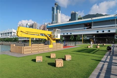 最近三年落成的新海濱長廊包括港島石塘咀至灣仔、北角碼頭一帶、西九文化區、尖沙咀、荃灣海旁等。圖為石塘咀至灣仔會展的新海濱長廊。
