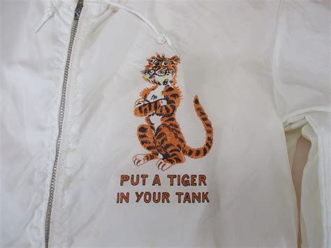 Vintage Esso Tiger In Your Tank Windbreaker Zip Up Jacket Used