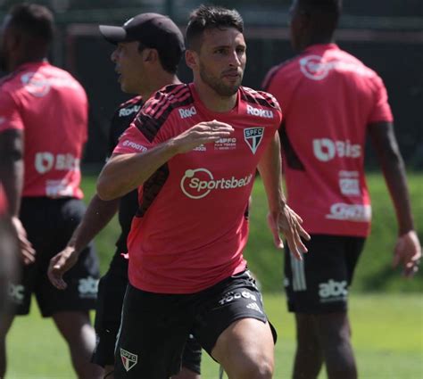 Jandrei Volta A Treinar No São Paulo Mas Não Será Titular No Choque