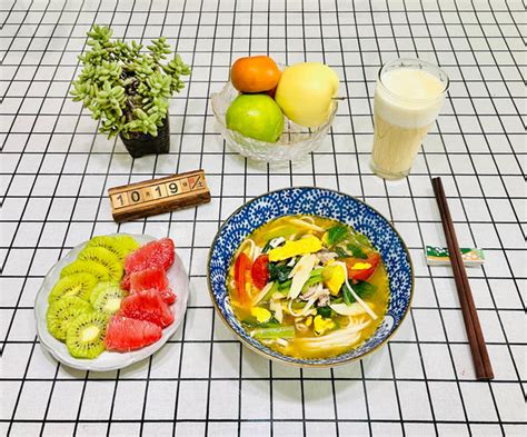 【番茄鸡蛋青菜面图片】b妈小厨下厨房