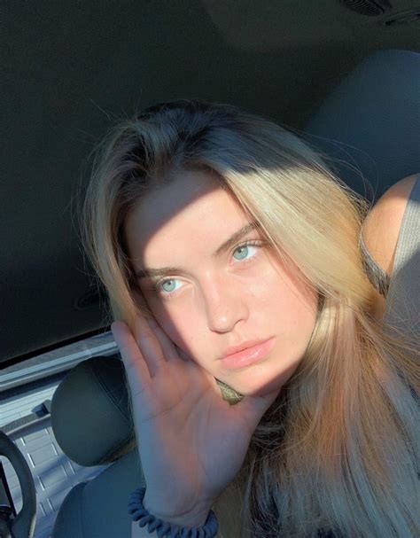 Ava Scrolller