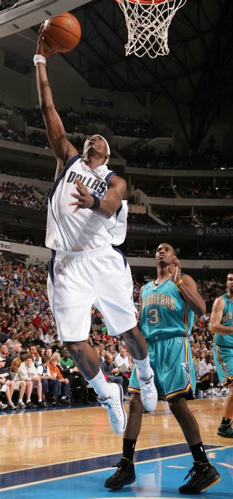 图文： Nba 小牛胜黄蜂 霍华德上篮 搜狐体育