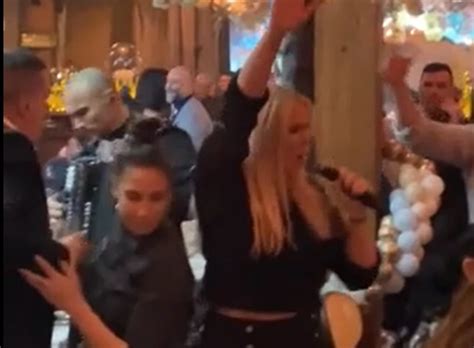Milica Todorović udarila konobaricu na veselju Pevačica se zanela a