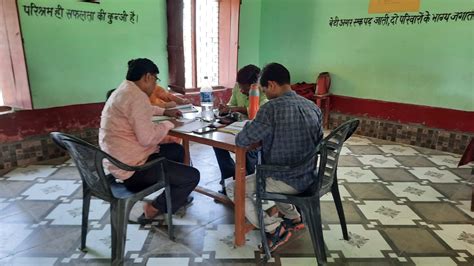 27 दिन बाद खुले परिषदीय विद्यालयभीषण गर्मी को देख बच्चों की सँख्या दिखी कम