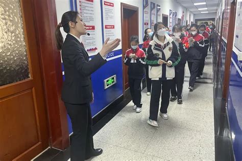 第149次公众开放日 哈尔滨市第一一六中学生“零距离”接受法治教育澎湃号·政务澎湃新闻 The Paper