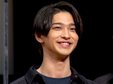 『dcu』“瀬能”横浜流星、スーツ姿のオフショット 「神ショット」「最高に素敵」の声 ／2022年1月22日 写真 エンタメ