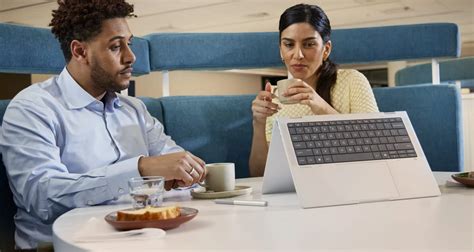 Ces Hp Nuduhake Masa Depan Karya Karo Notebook Desktop Lan Kabeh In One Karo Hp Ai Companion