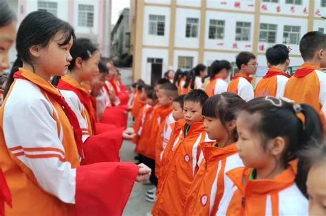 学习二十大 争做好队员中国少年先锋队建队74周年 黔东南州各级少先队组织开展主题实践活动 基层团讯 黔东南共青团