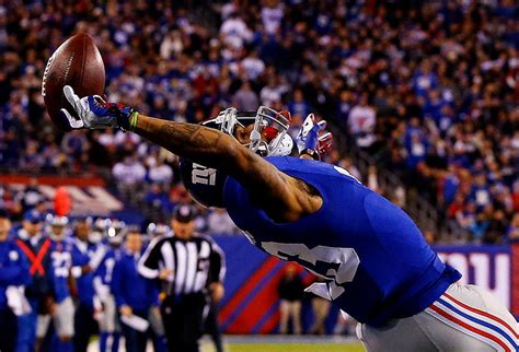 It Sure Looks Like Odell Beckham Jr Made That Catch With Three Fingers