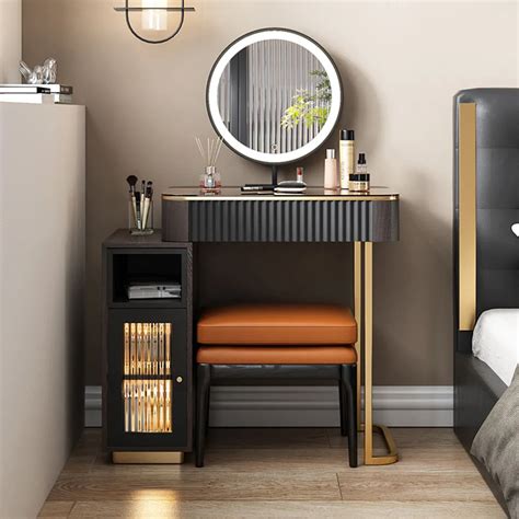 Small Makeup Vanity