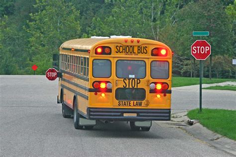 Ontario Bill Seeks School Bus Amber Light Uniformity Across North America School