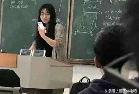學生上課偷玩遊戲被抓現行後老師做出了這個舉動 每日頭條