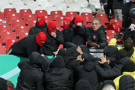 Pokal Viertelfinale Endet Im Chaos Wilde Schlägerei In Nürnberg Brutale Bilder Mopo