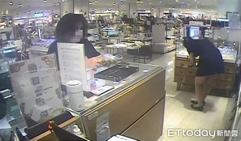 自助餐老闆娘逛百貨摸走6萬翡翠墜子 賣不出去應訊乖乖交警方 Ettoday社會新聞 Ettoday新聞雲