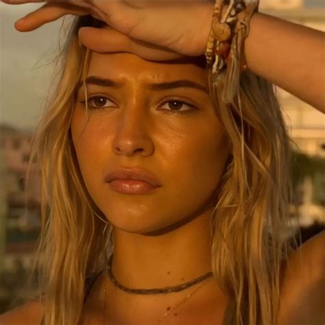 Sarah Cameron Icon Sarah Cameron Outer Banks