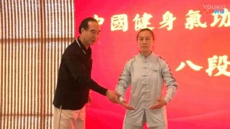 两手托天理三焦 随意云