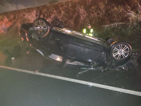Carro Capota E Deixa Quatro Pessoas Feridas Na Br 153 Em S J Do Rio