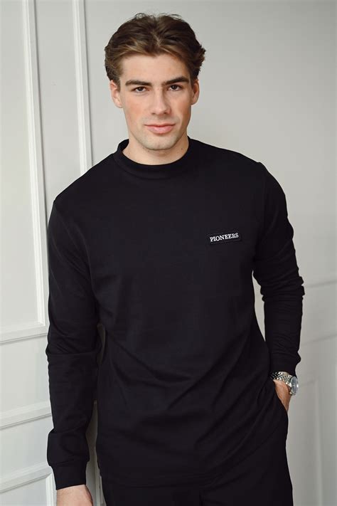 Jamal Ls Tee Black Nyheter Fra Urban Pioneers Hos Kleins No