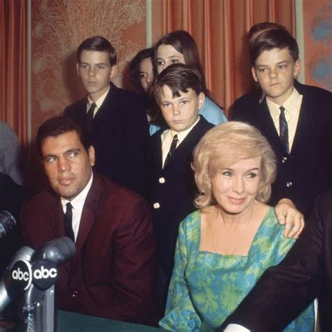 美国名媛与外甥乱伦，为亿万遗产狠杀丈夫，最后无罪释放还高调秀恩爱？狗血案情震惊全美 知乎