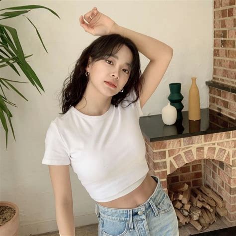 《社內相親》金世正私服3招拿下longchamp代言！少女感格紋、純慾隨性學起來 Line購物
