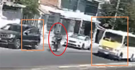 VIDEO Fatal Accidente Hombre Abre Puerta Auto Ciclista Esquiva Y