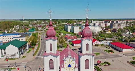 вид с воздуха на барочный или готический храм или католическую церковь