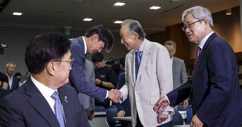 인사 나누는 조국 권노갑