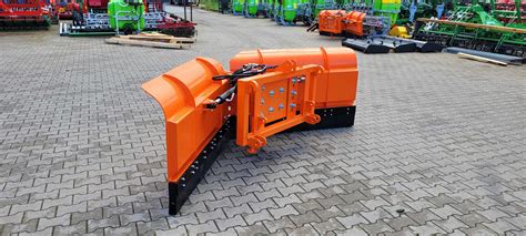 Rozsiewacz komunalny soli piasku nawozów Motyl Piaskarka Solarka POM