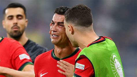 Em 2024 Portugal Ringt Slowenien Nieder Cristiano Ronaldo Weint Nach
