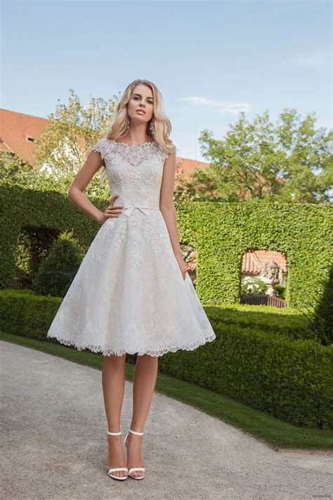 Más de 33 Vestidos de Novia Sencillos Cortos Trajes 2019 Vestidos