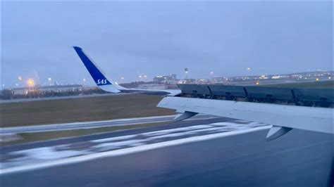 Landar I Ett Kallt Stockholm Arlanda Airport Youtube