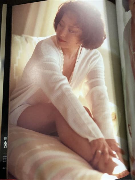 Yahoo オークション 新藤恵美 写真集 熱帯夜 白い肌の誘惑