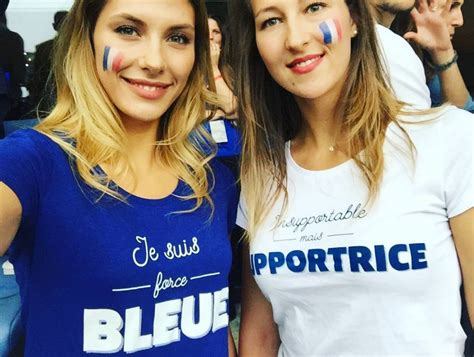 Photo Camille Cerf Et Sa Soeur Jumelle Mathilde Complices Sur