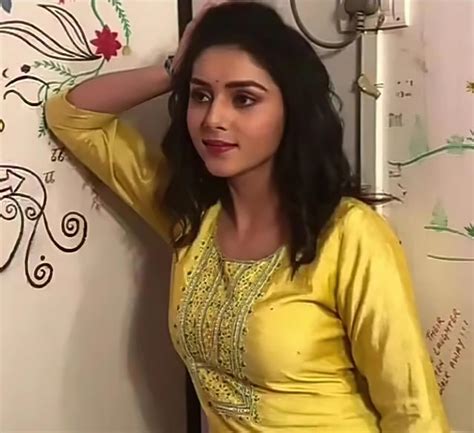 Kisi Ke Pass Mallika Ke Chubby Aur Tight Boobs Ke Pic Hai Toh Dm Kro