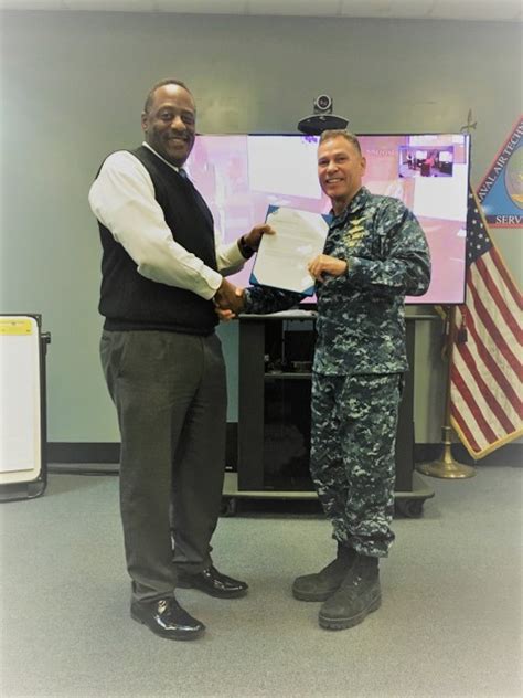 Frcsw 2017 Mentor Of The Year Fleet Readiness Center Southwest News