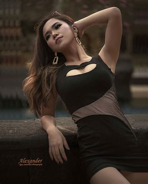 Bella Aprilia Best Seksi Photoshoot Model Zona Artis Lagi