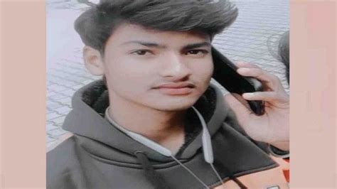 Banda ट्यूशन के बहाने निकला छात्र हुआ हादसे का शिकार अज्ञात वाहन ने बाइक को टक्कर मारी मौके पर