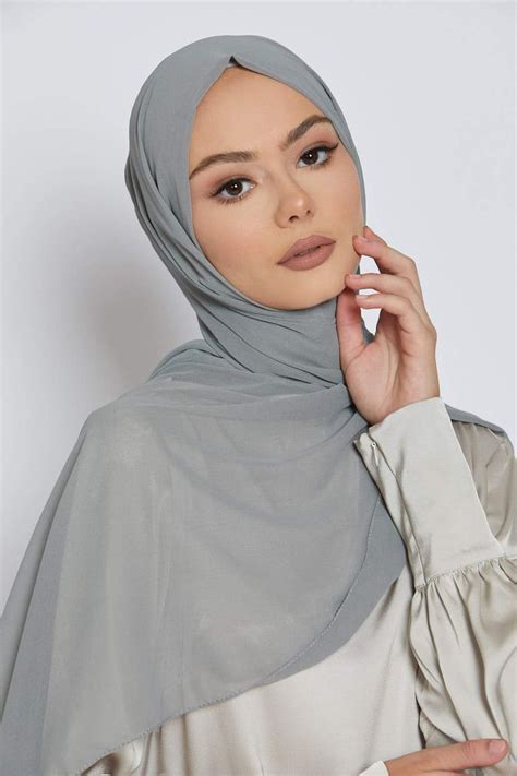 Luxurious Premium Soft Chiffon Hijab Which Is A Staple Piece In Every