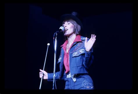 Helen Reddy I Am Woman Singer Dies Aged 78 Huffpost Uk Entertainment
