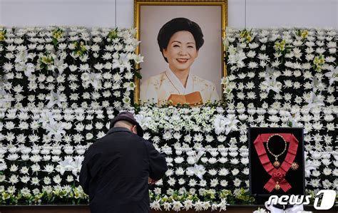 故 손명순 여사 빈소 조문 발길 계속 뉴스1