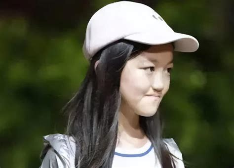 王菲女儿晒唇腭裂手术照：历经4次手术，李嫣感慨万分