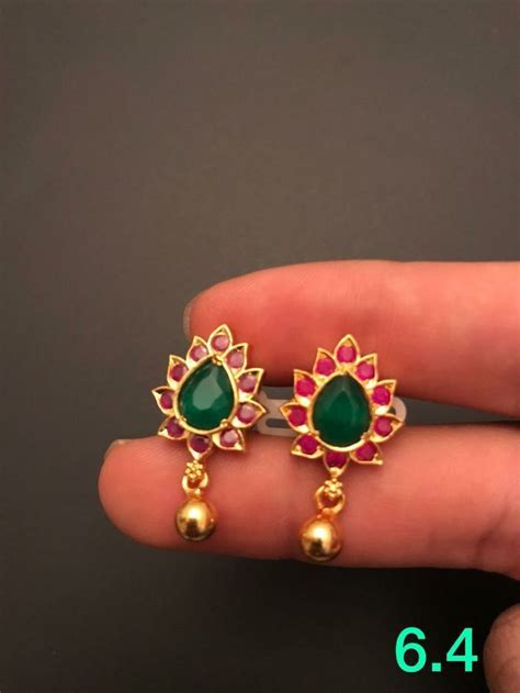 Top Stunning Women Casual Daily Wear Light Weight Gold Stud Earrings