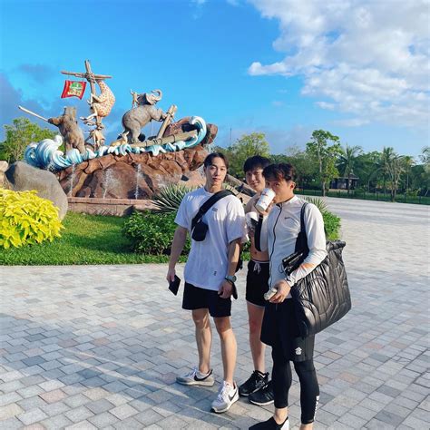 이솔이 이번 여행 컨셉 가족여행 나랑 내동생 오빠랑 오빠동생 그리고 가족같은 진수오빠까지 😁 코로나 전부터 워터파크 노래불렀던 우리 오빠 소원 드디어 성취