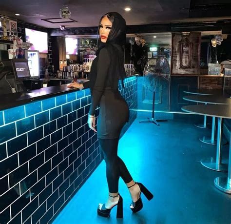 Baddie Black Night Hijab 🌃 🖤 In 2024 Muslim Women Hijab Hijabi Style Beautiful Arab Women