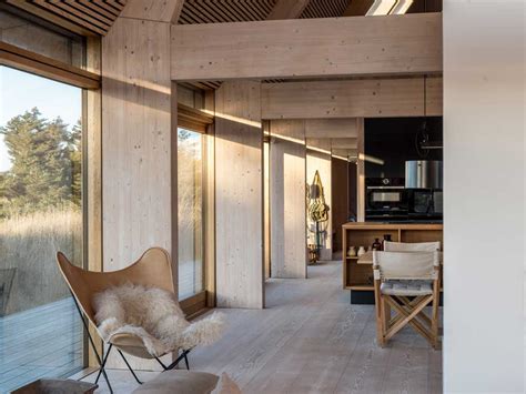 Sloped Rooflines And Dark Cladding Create A Bold Coastal Look • Artfasad