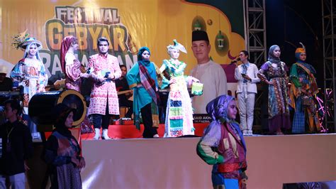 Belasan Model Ikuti Lomba Desain Fashion Busana Muslim Dari Kain Perca